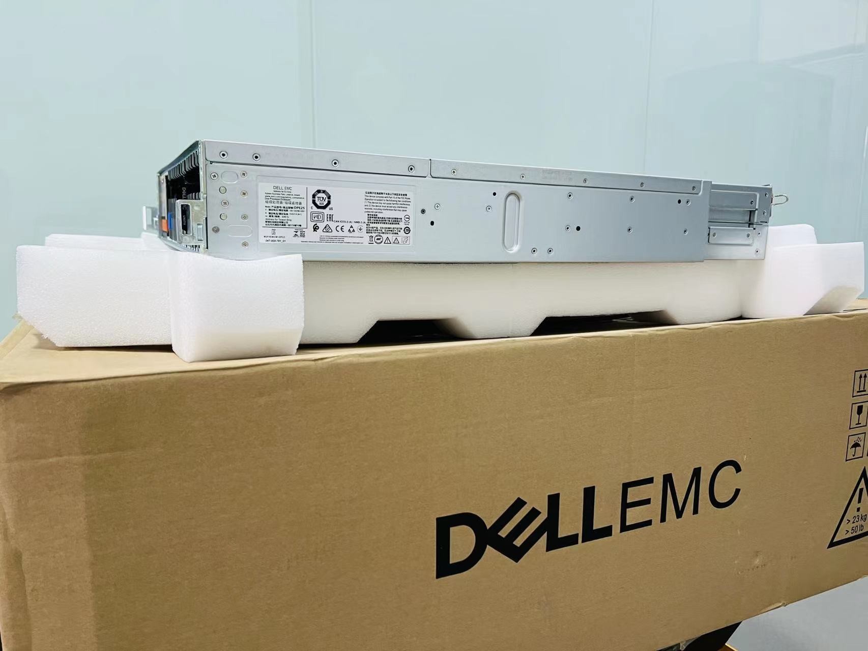 Max FAST Cache ถึง 800 GB สําหรับ Dell EMC Unity Storage XT380